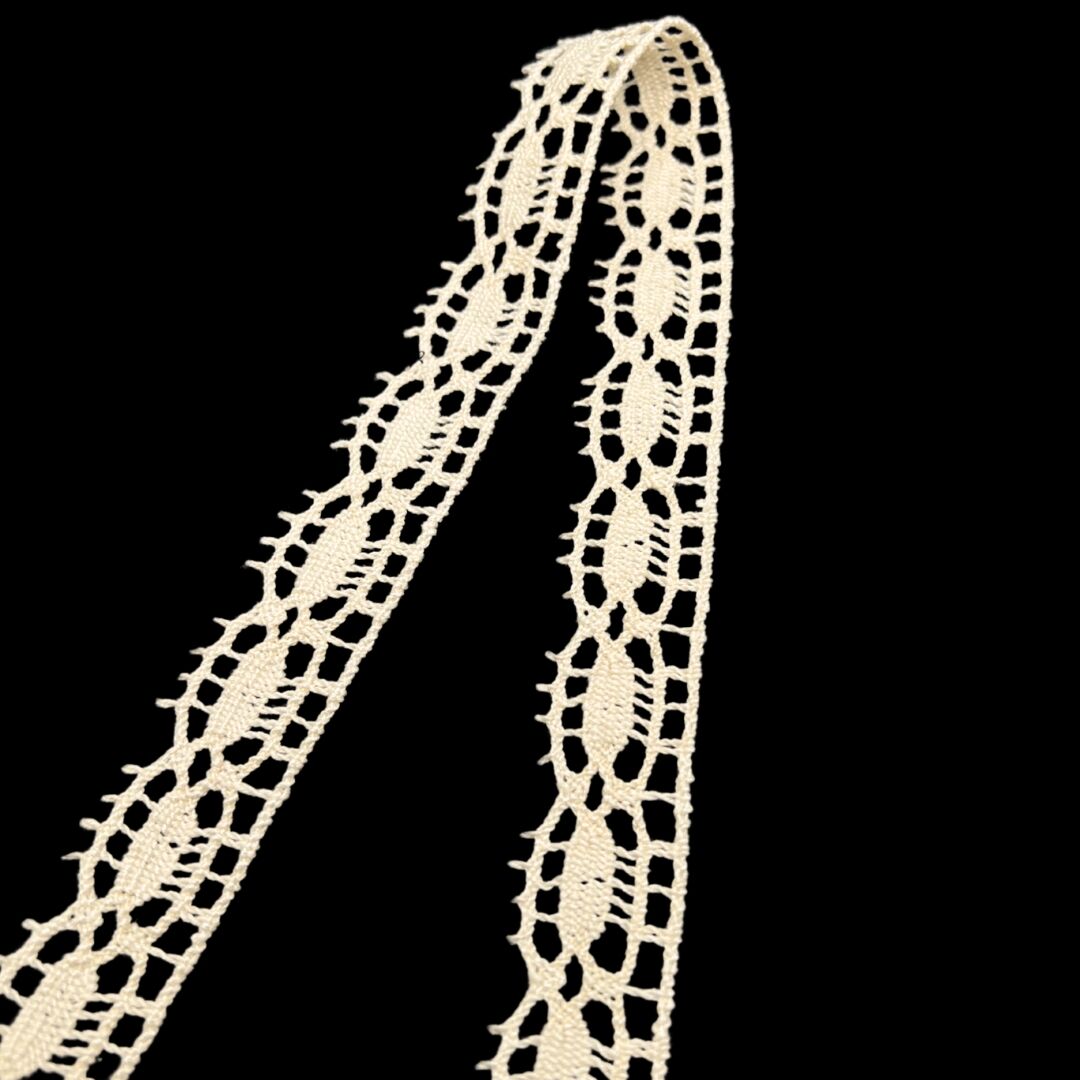Cotton Crochet Lace Ribbon | Spiked Scallop - Cream | 25mm – Croft Mill