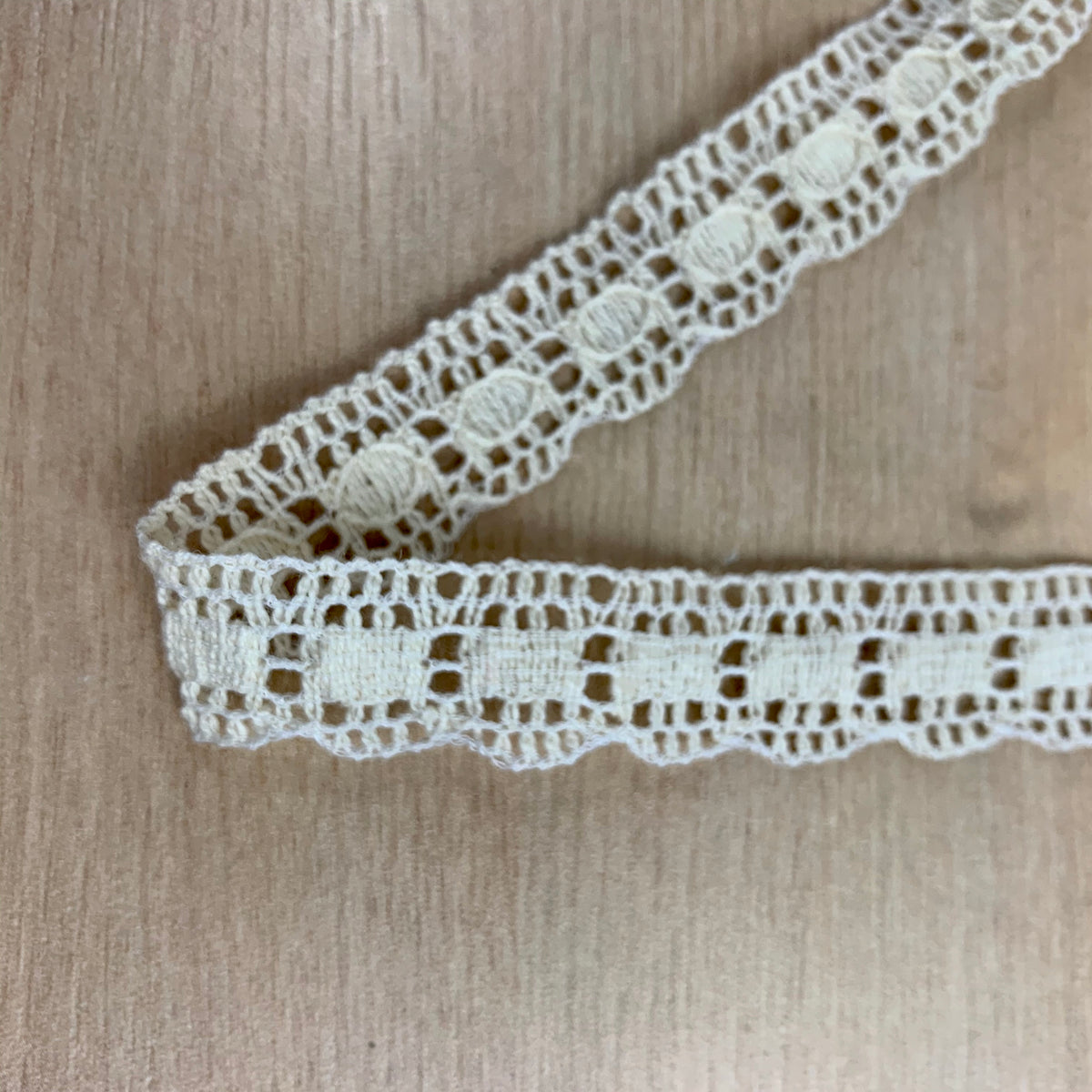 15mm Vintage Cotton Trimming | Crochet Lace Trim - Scallop – Croft Mill