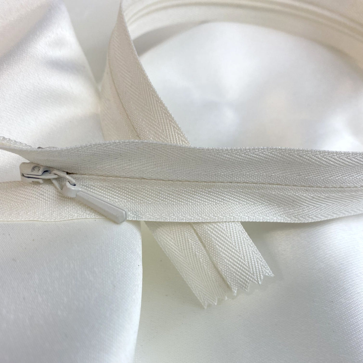 YKK - Concealed Invisible Zip - Ivory (16 Inch) – Croft Mill